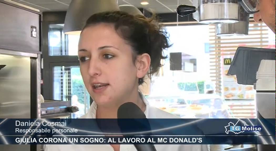 Giulia corona un sogno: al lavoro al Mc Donald's - YouTube