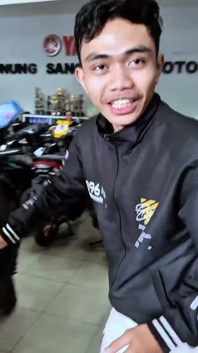 Kak Yon berikan hadiah motor untuk karyawannya #yoniskincare #kakyon - YouTube