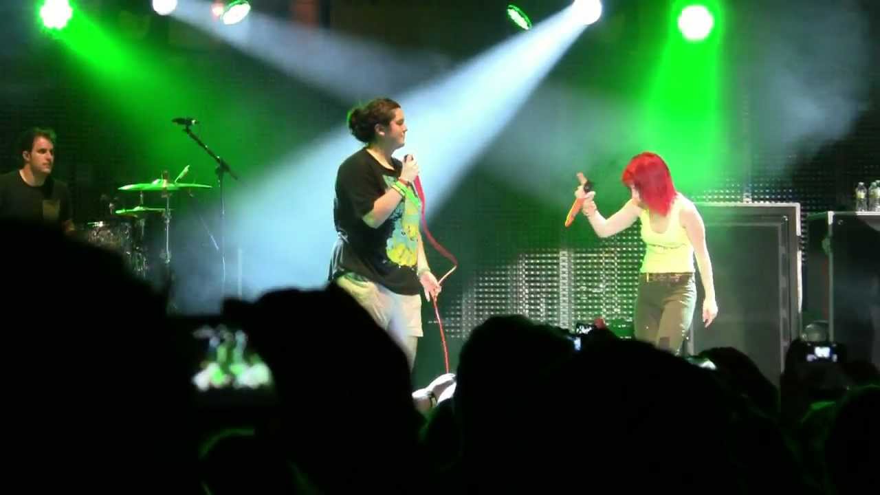 Paramore- "Pressure" *Fan Sings Onstage* (HD) Live in Raleigh, NC July ...