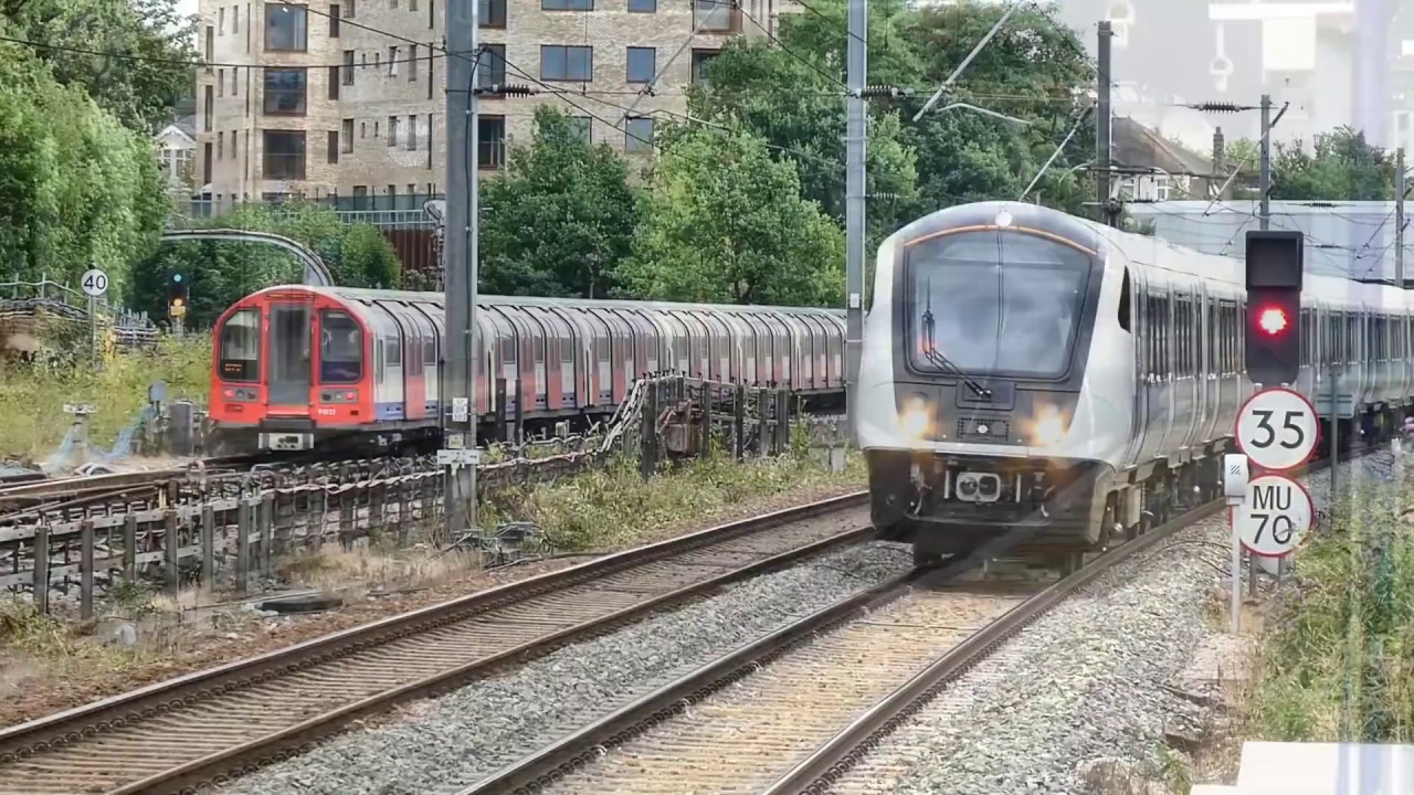 Trains at: Ealing Broadway - 15 Aug , 2018, part 1 - YouTube