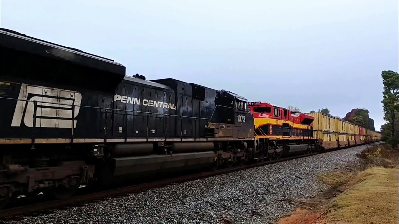 Heritage Classic "PENN CENTRAL" 1073 & Kansas City Southern 4117 / NS 4596 led NS 27A to Atlanta ...