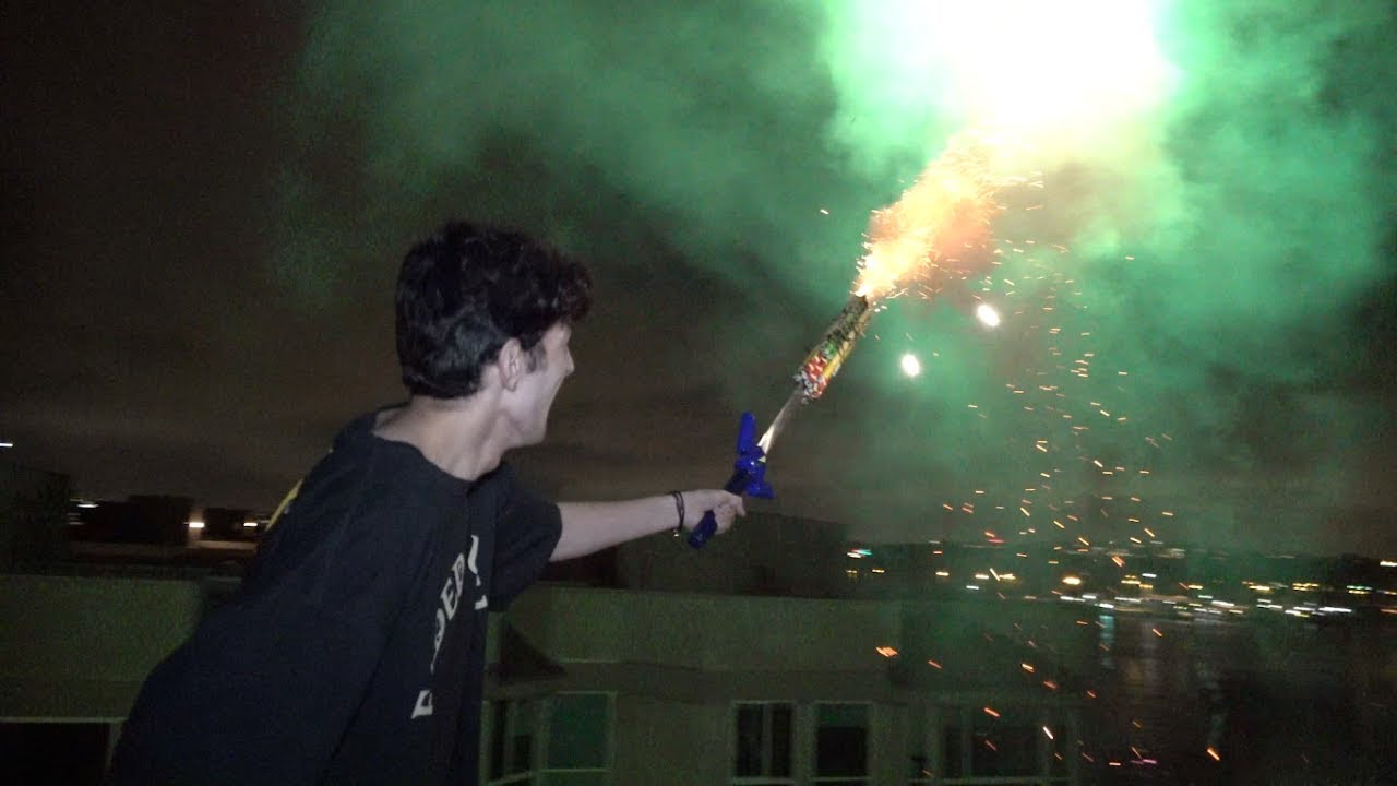 I MADE AN EXPLODING SWORD - YouTube