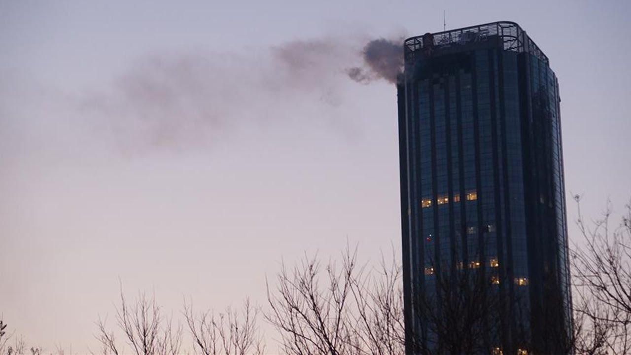 At least 10 killed, 5 injured in Tianjin building fire - YouTube