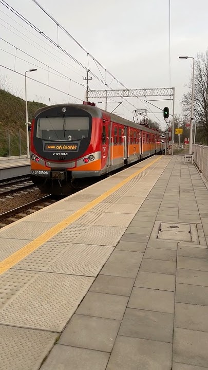 EN57 Polregio - odjazd ze stacji Barwałd Średni w kierunku Krakowa (31-03-2024) - YouTube