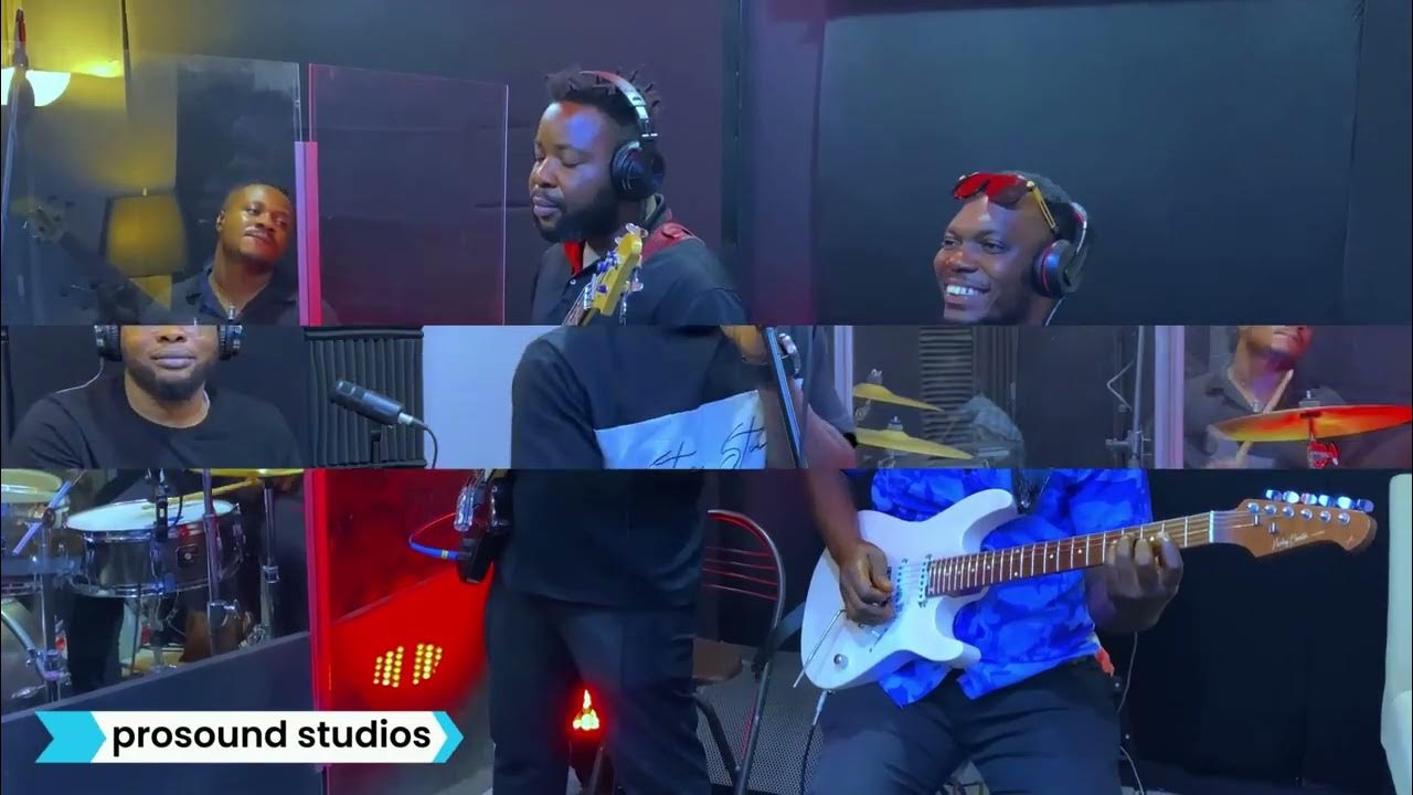 A MUST WATCH OF THE LEGENDARY AMAKYE DEDE LIVE IN DUBAI. - YouTube