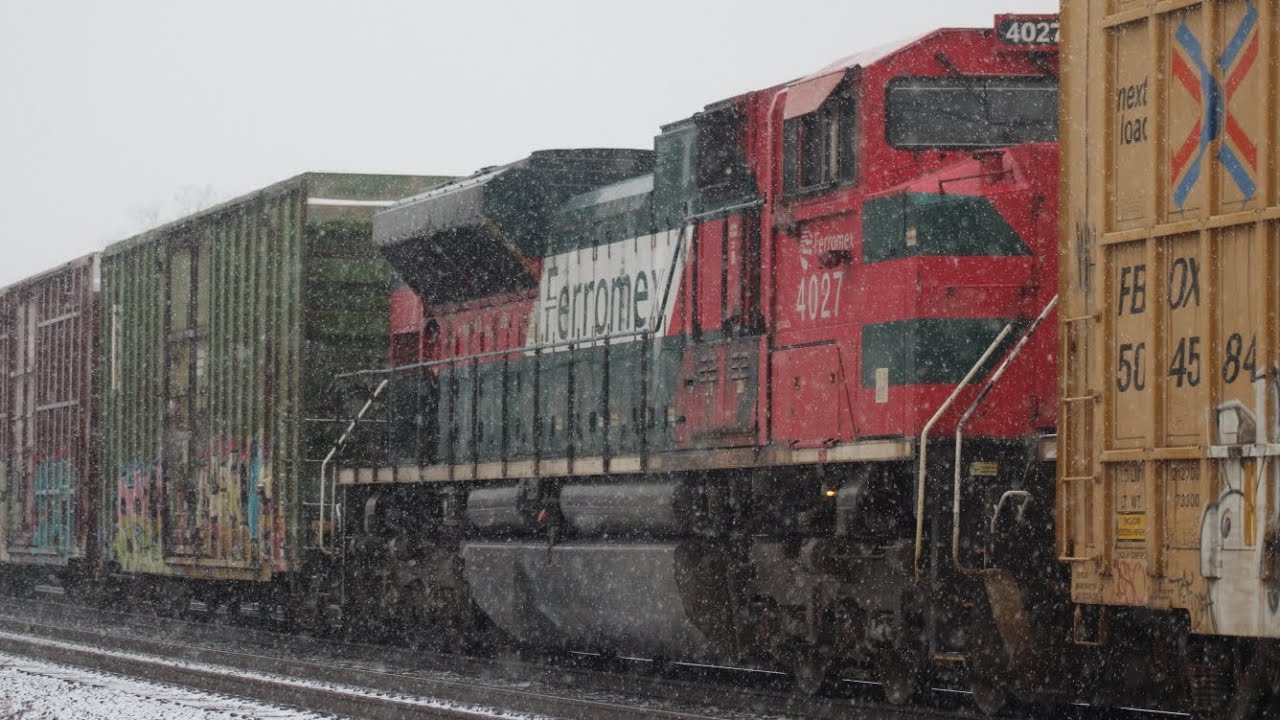 M385 with a Ferromex SD70ACe - CP 367 - YouTube