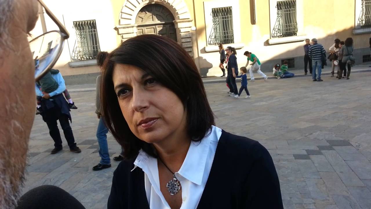 ROBERTA ANGELILLI SULLA VENDITA DELL'AST - YouTube