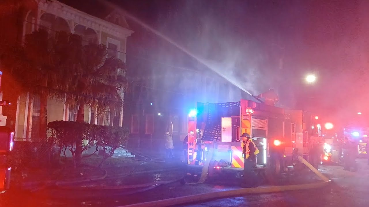 2-Alarm 2-Story House *FIRE* Heavy Smoke *CODE 4* Scene Safety Under ...