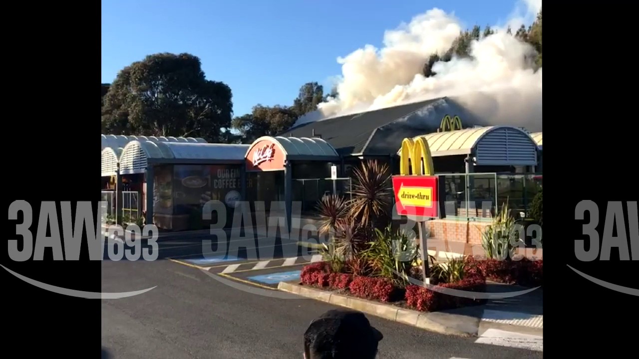 Diners evacuation after Maccas fire at Dingley Village - YouTube