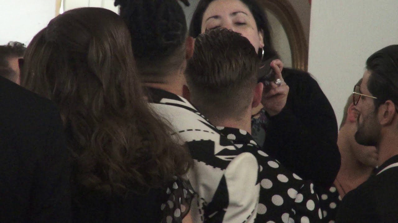 preparation of models, how to walk on the runway backstage - YouTube