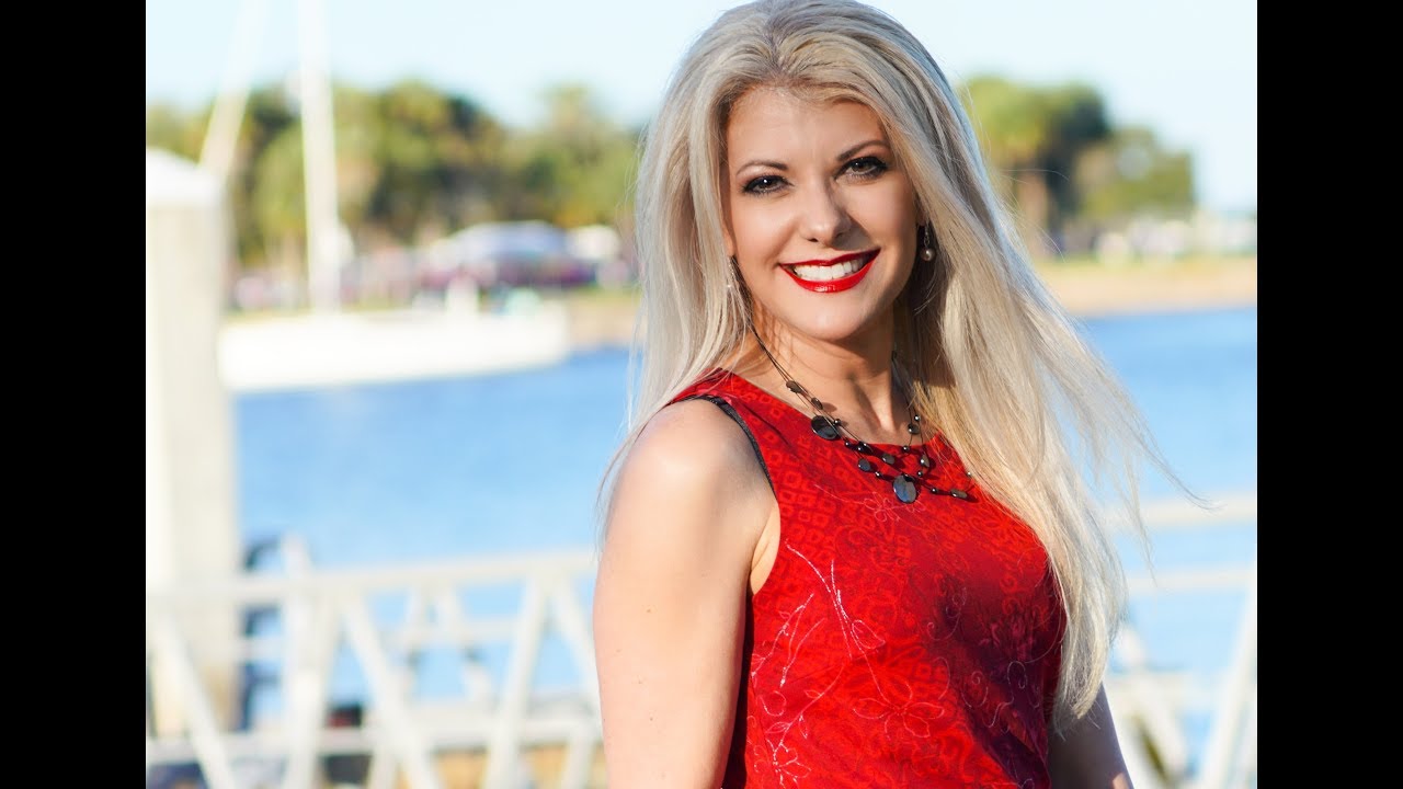 Natalie Ruelle TV Hosting Reel - YouTube