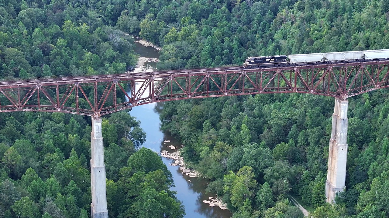Exploring Norfolk Southern Railroad Bridges: Fast Trains & Locomotives ...