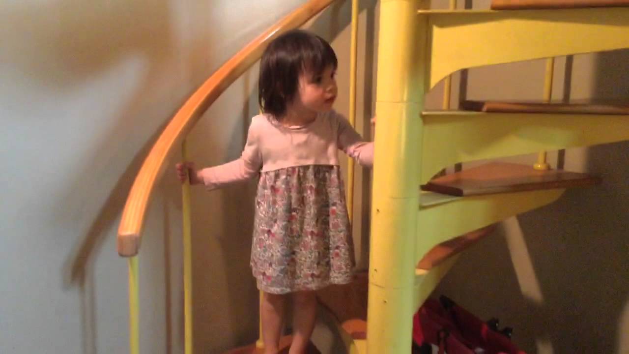 Elsa sings shut up and dance - YouTube