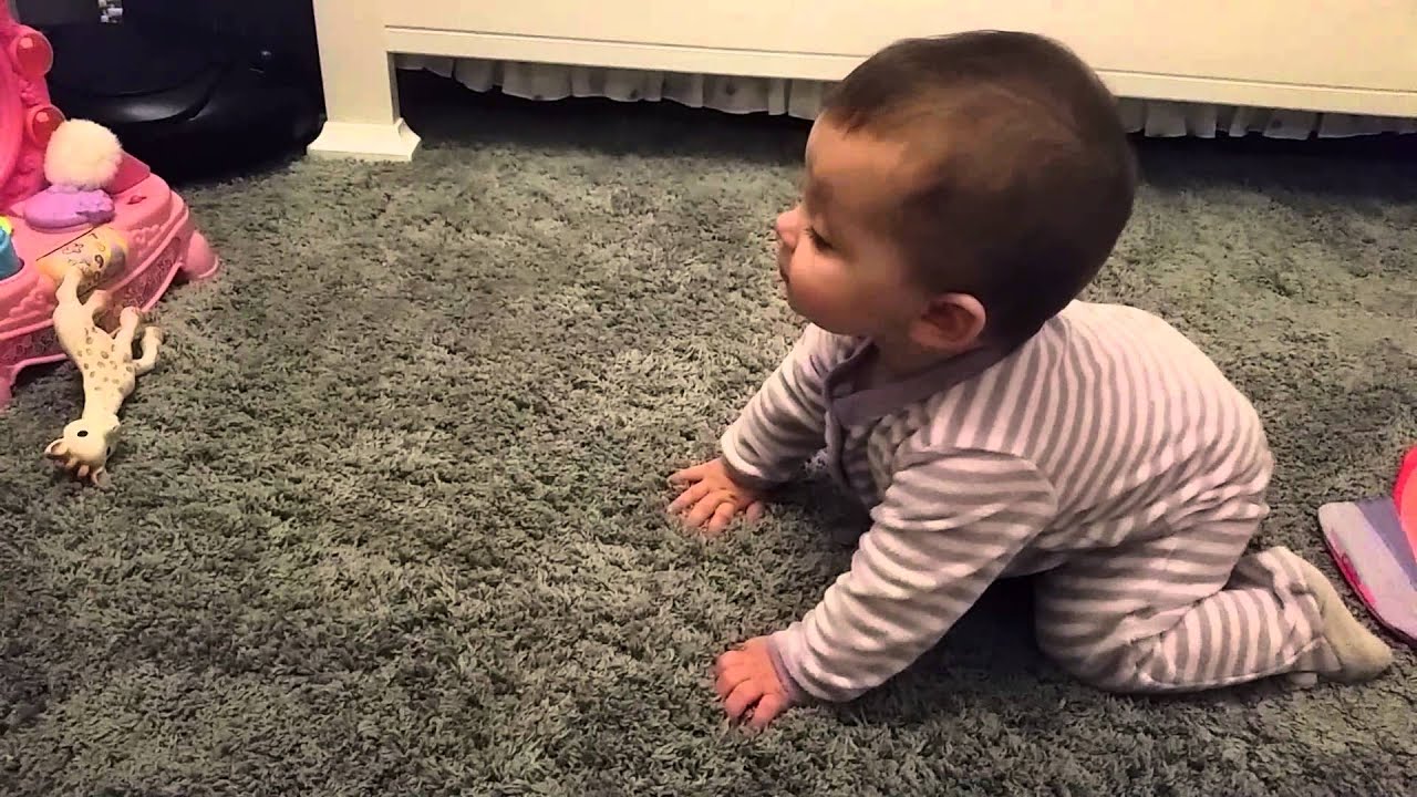 Learning to crawl - YouTube