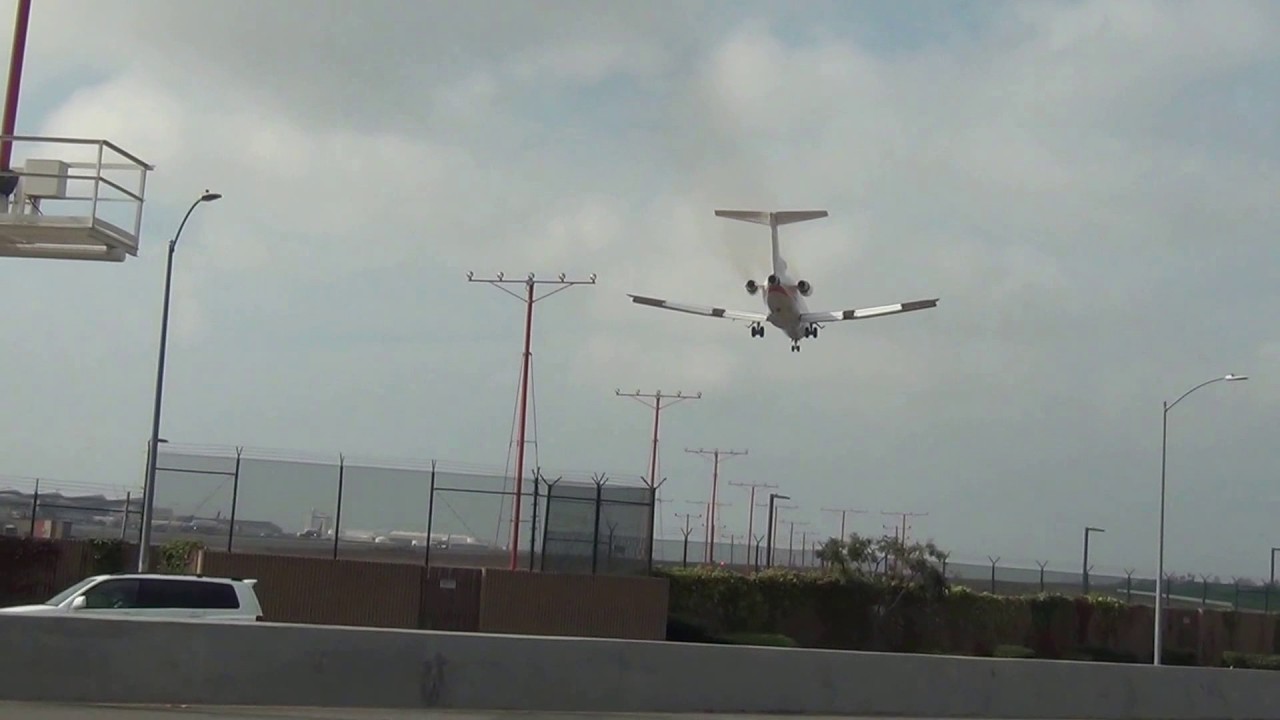 Raytheon Boeing 727-200 Testbed Lands at LAX - YouTube