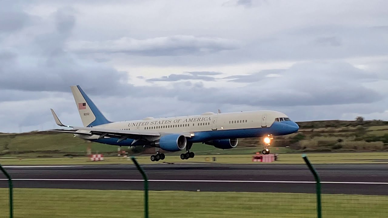 Boeing C-32 - Air Force Two - YouTube