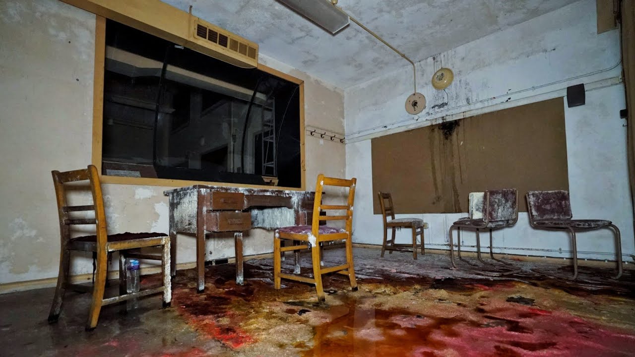 ABANDONED NUCLEAR BUNKER Hidden In BRISTOL Untouched Since The 80s ...