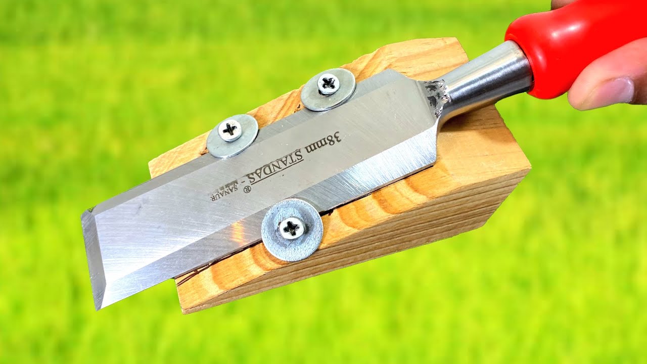 Razor Sharp !! How to Sharpen a Chisel in 1 Minute with this Tool - YouTube