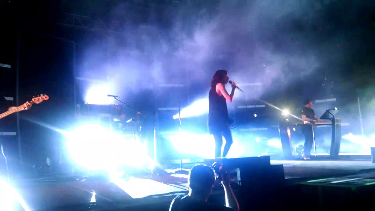 Chvrches live in concert NYC!!!!! - YouTube