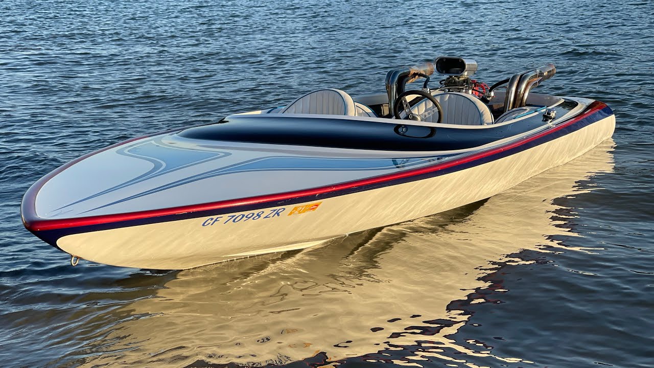 WCRO visits Crawdad’s on the River on a 19ft Miller Jet - YouTube