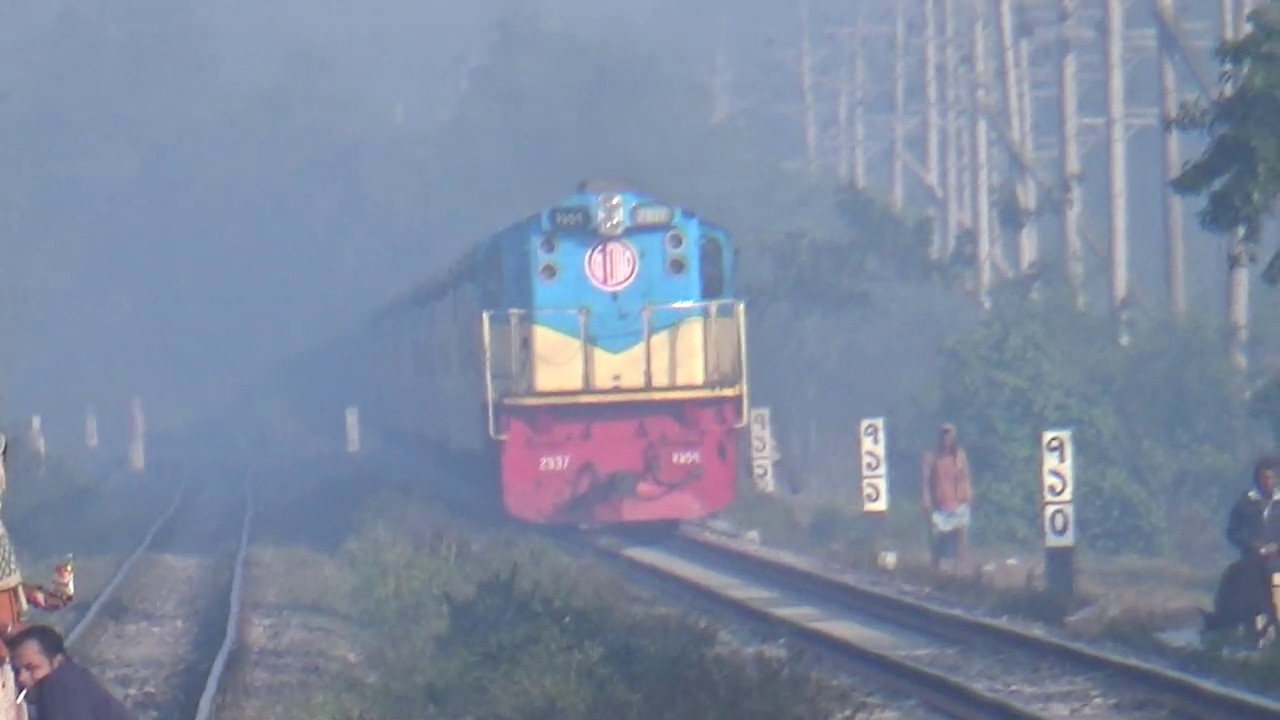 Chandpur Chottogram Meghna Express Passing Chinki Astana - YouTube