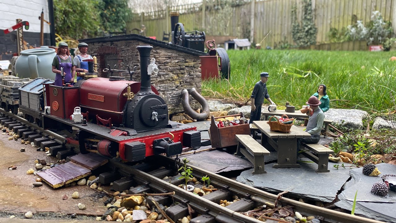 Quarry Hunslets Elinor Louise and Dougal on freight trains - Wednesday ...