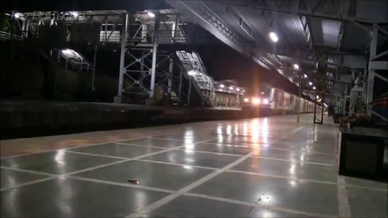 AC Duronto Express Spotted With Non AC Rakes and Three EOG's! - YouTube