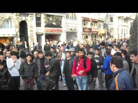 Havada Oturan Adam '' Man Sits İn Air ''