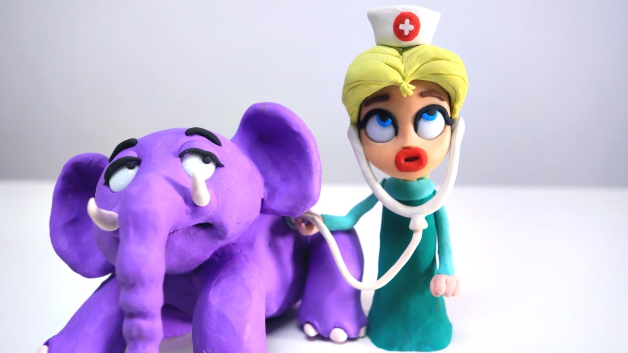 Elefante Embarazada Enfermera Elsa en El Cuarto de Emergencias ...