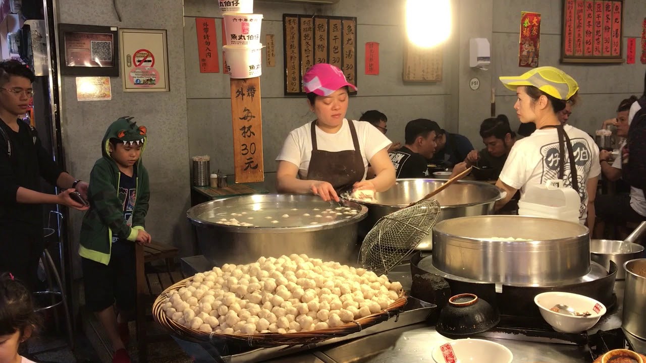 Making fishballs in Jiufen, Taiwan - YouTube