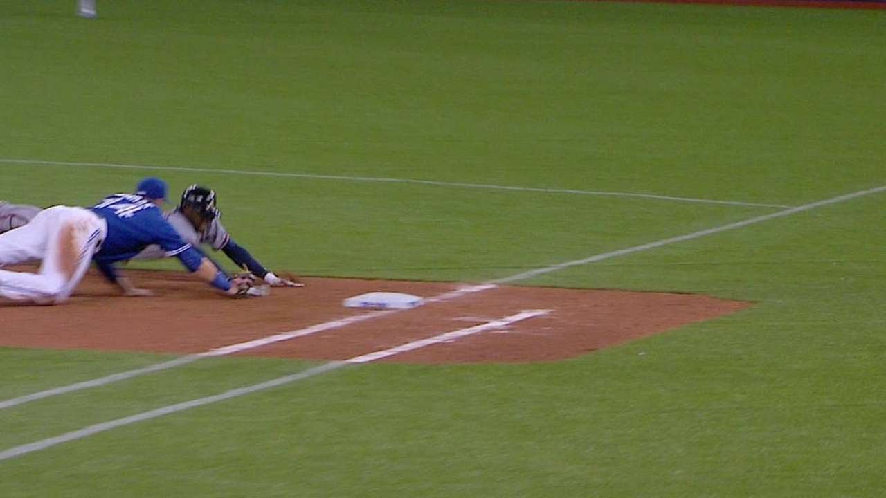 ATL@TOR: Smoak turns two by himself - YouTube