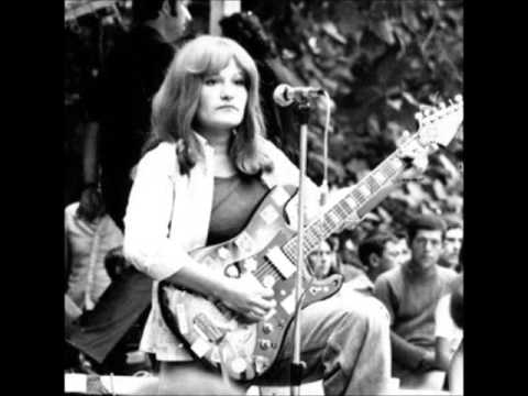 Selda Bağcan & Musa Eroğlu - Yürüyorum Dikenlerin Üstünde