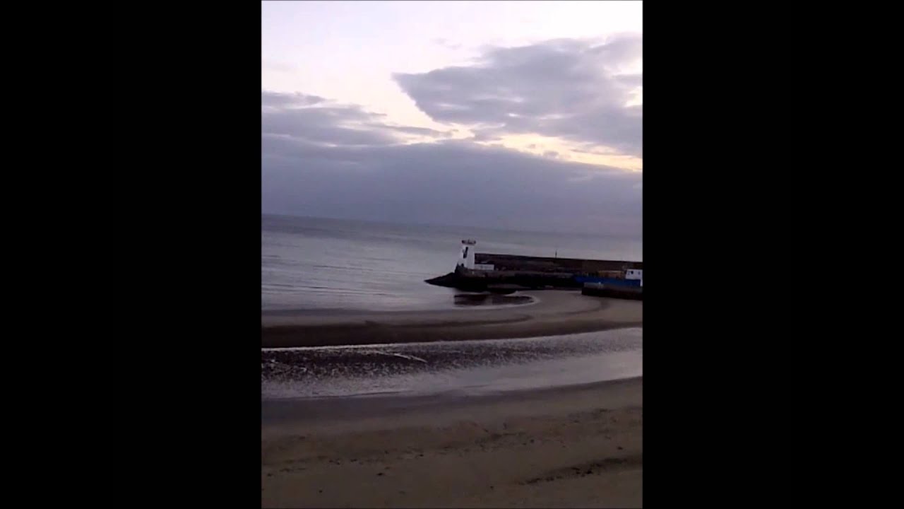 A near Aviation Flight Path collision of two Air Planes cris-crossing ...