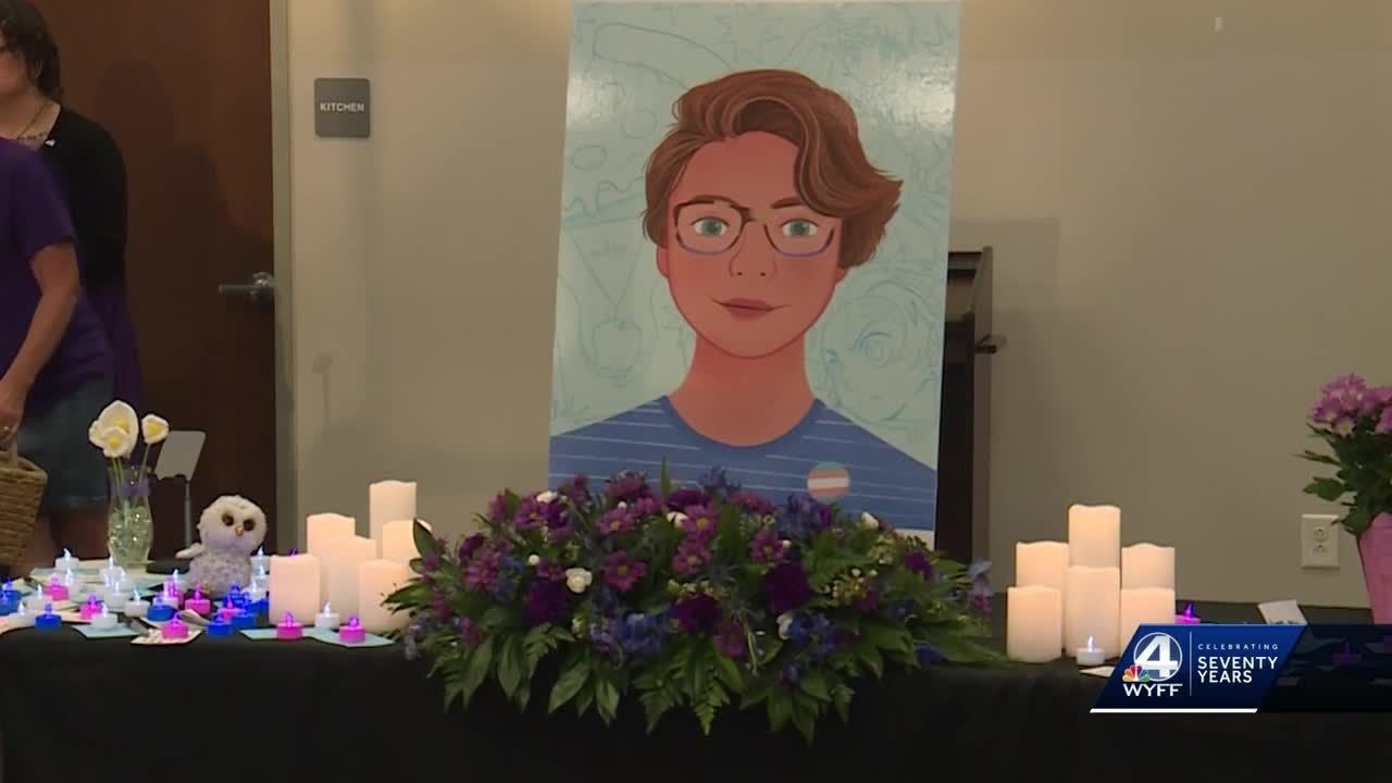 Friends and loved ones gather after SC teen was killed - YouTube