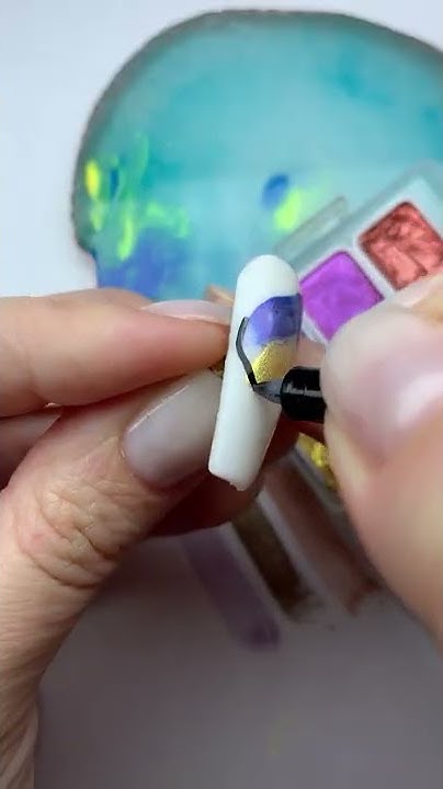 Маркер для ногтей и блестящие акварельные краски #shorts #nailart # ...