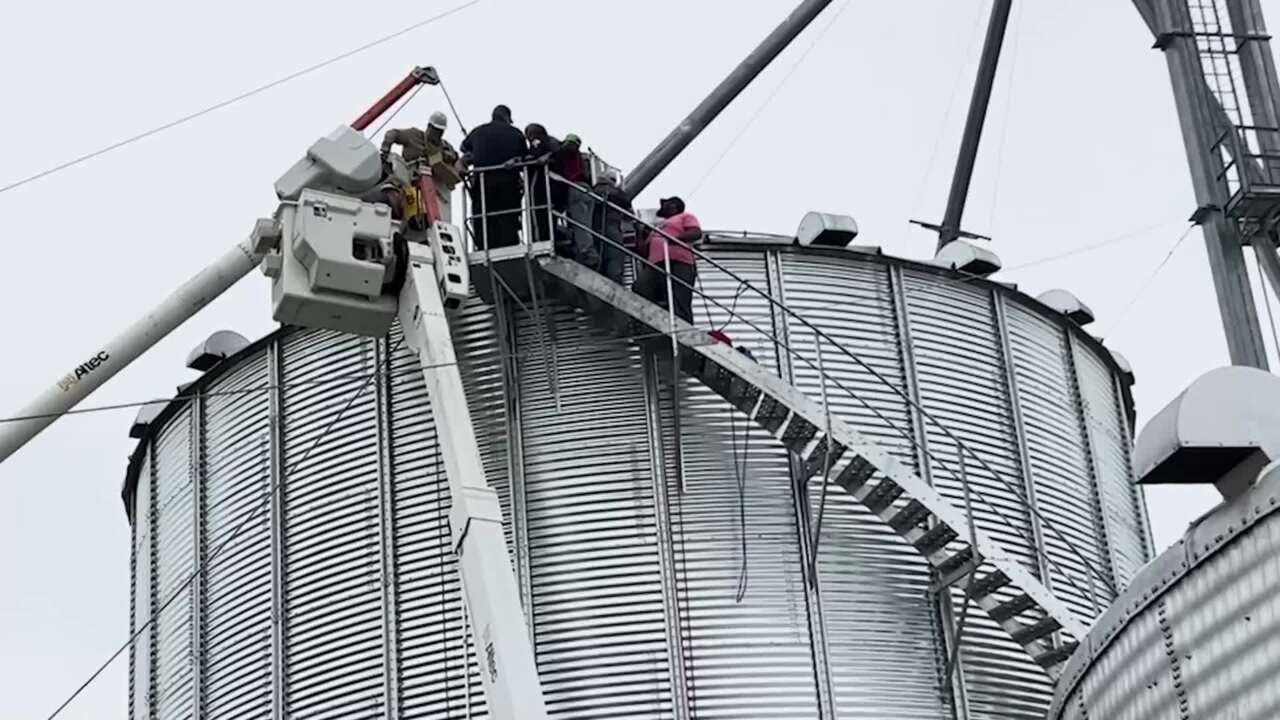 Kentucky Farmer Survives 6 Hours Trapped in Grain Bin - YouTube
