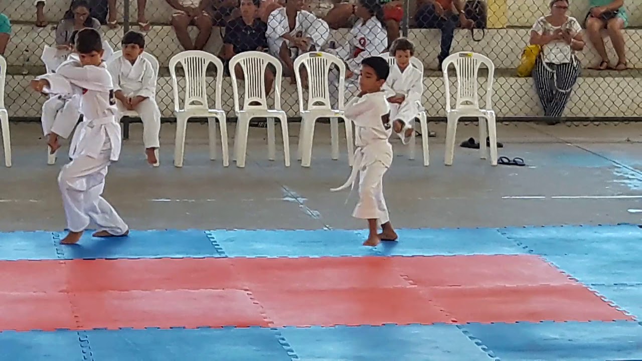 Lutando karate😎 - YouTube