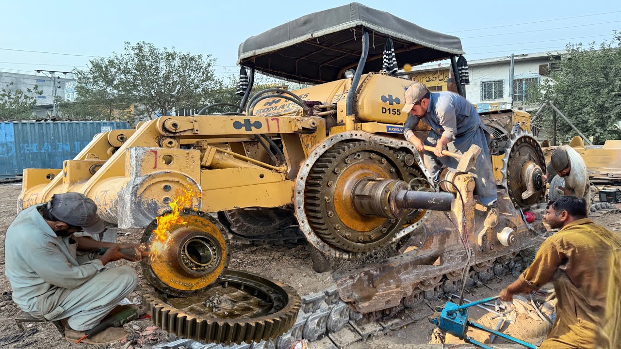 Komatsu Dozer D155 Final Drive Was Leaking And Spindle Crooked ...