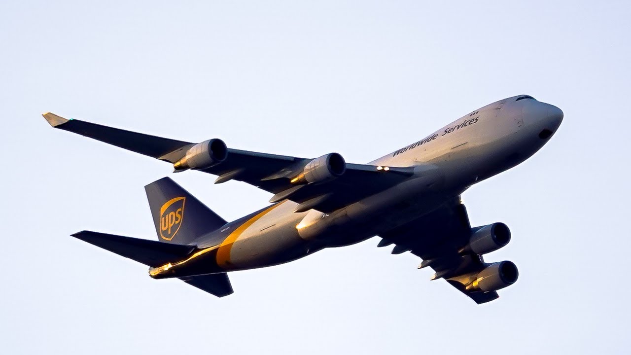 UPS Boeing 747-4R7F Sunset Approach into Newark | 3/8/2022 - YouTube