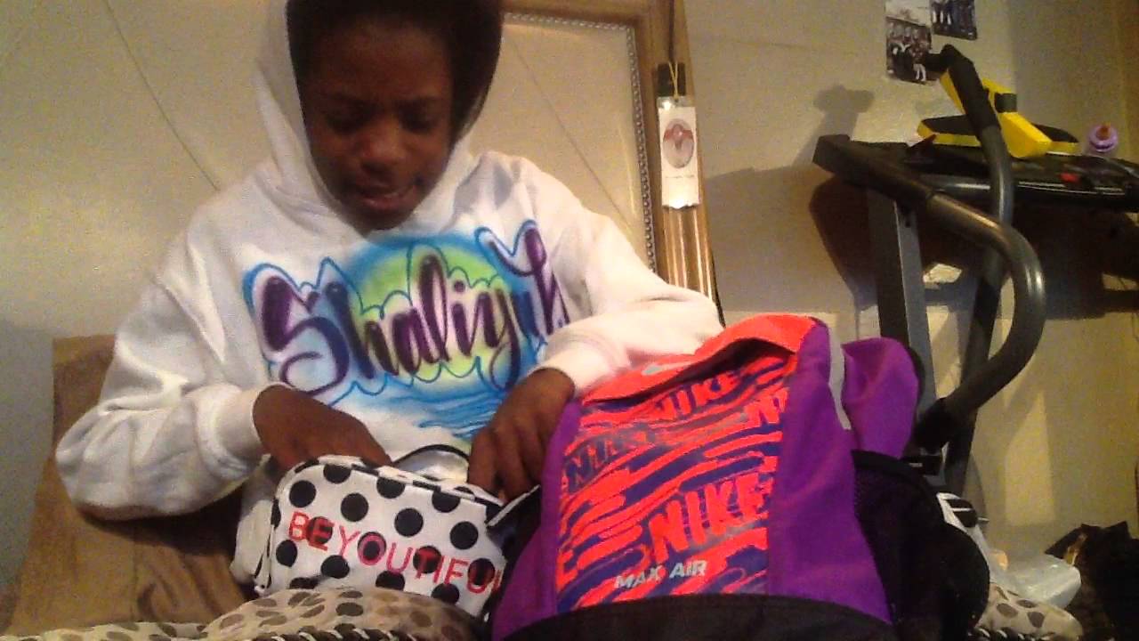 What's in My book bag tutorial - YouTube