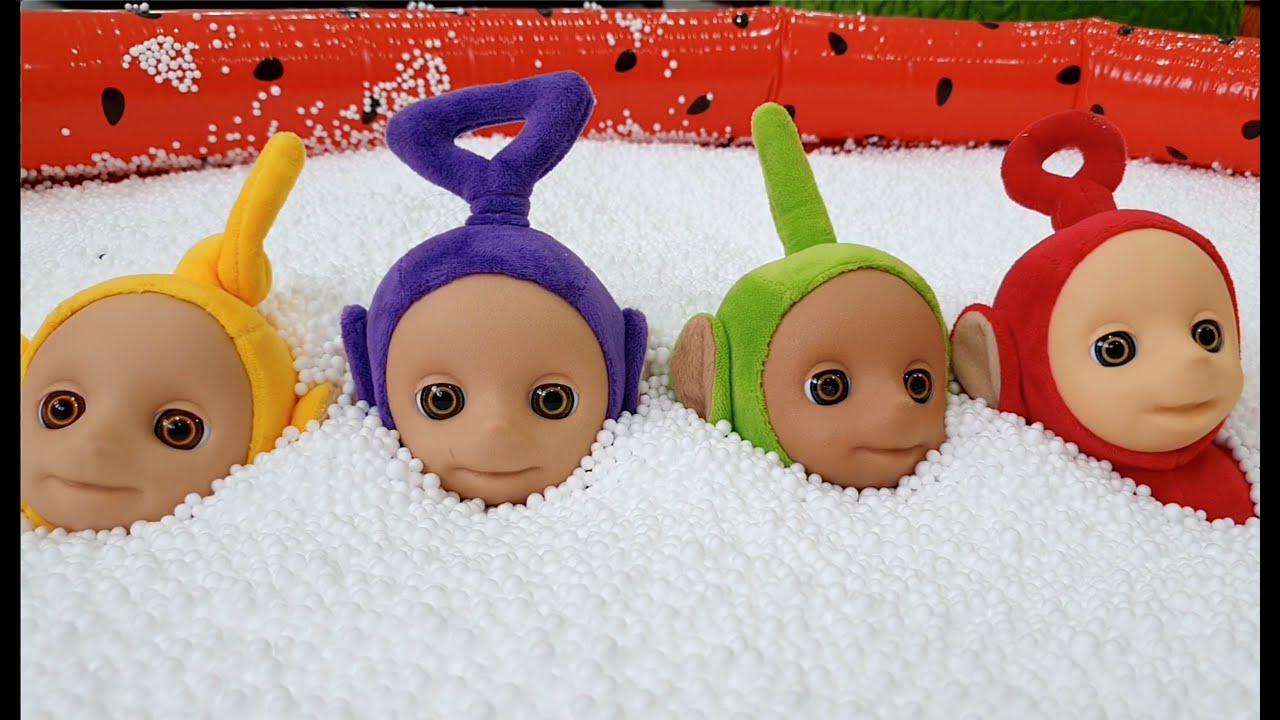 Teletubbies Playing in the SNOW - YouTube