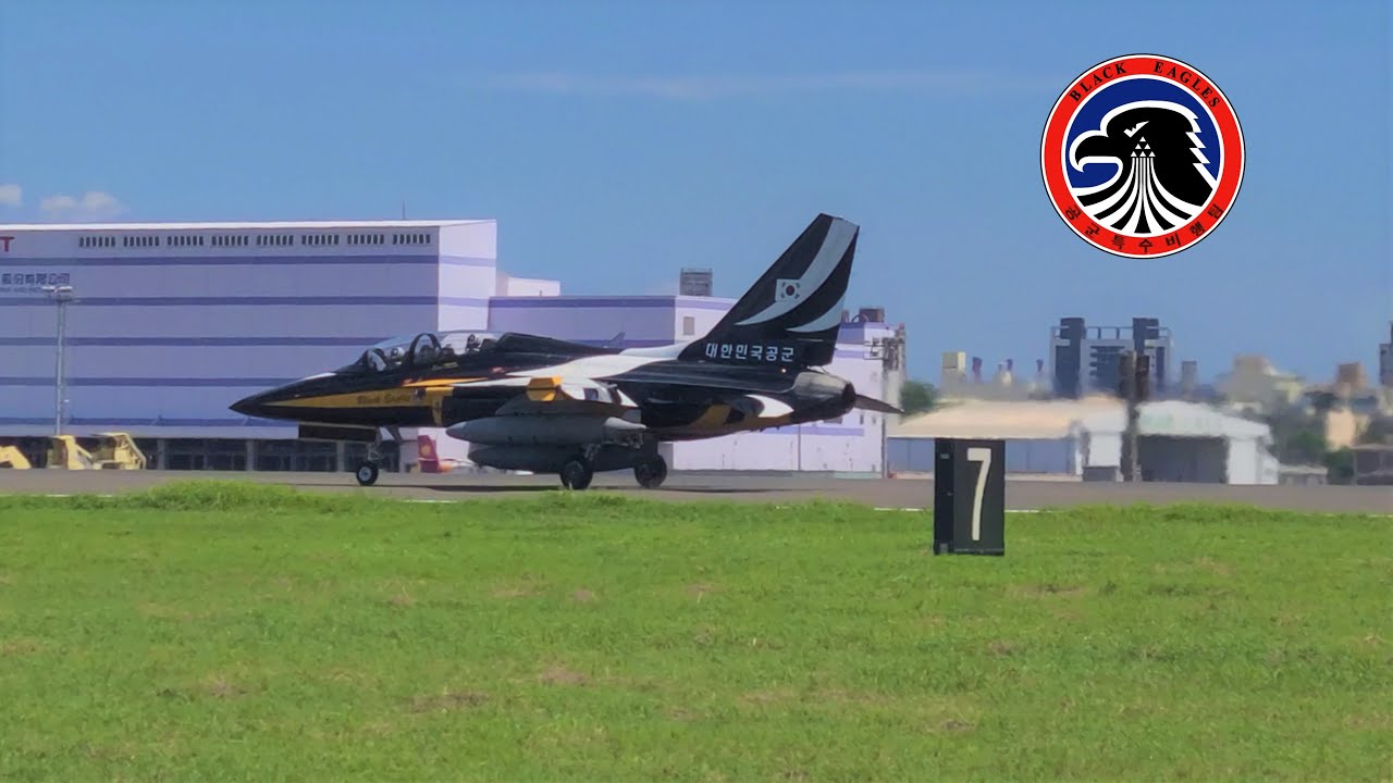 Black Eagles Aerobatic Team KAI T-50B "Golden Eagle" Takeoff From ...