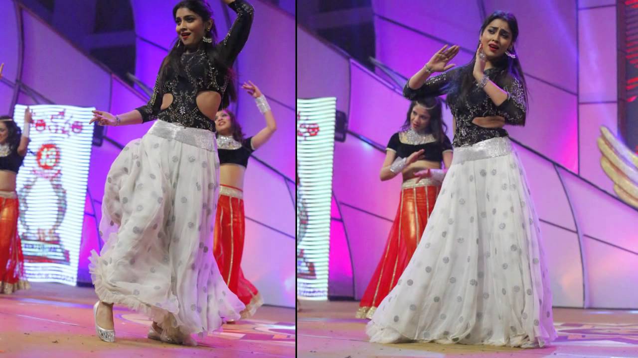 Balakrishna Shriya Dance Performance @ Santosham Awards 2015 - YouTube