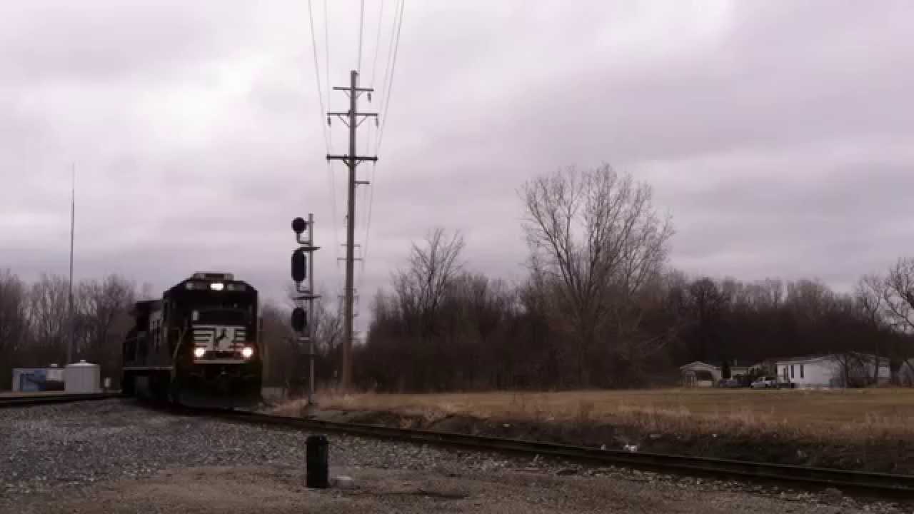 Norfolk Southern B32-8 on B70 - YouTube