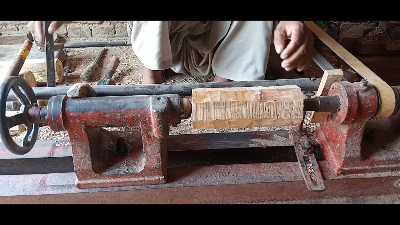 Old method of Wood turning - Old design furniture making - Chinioti ...