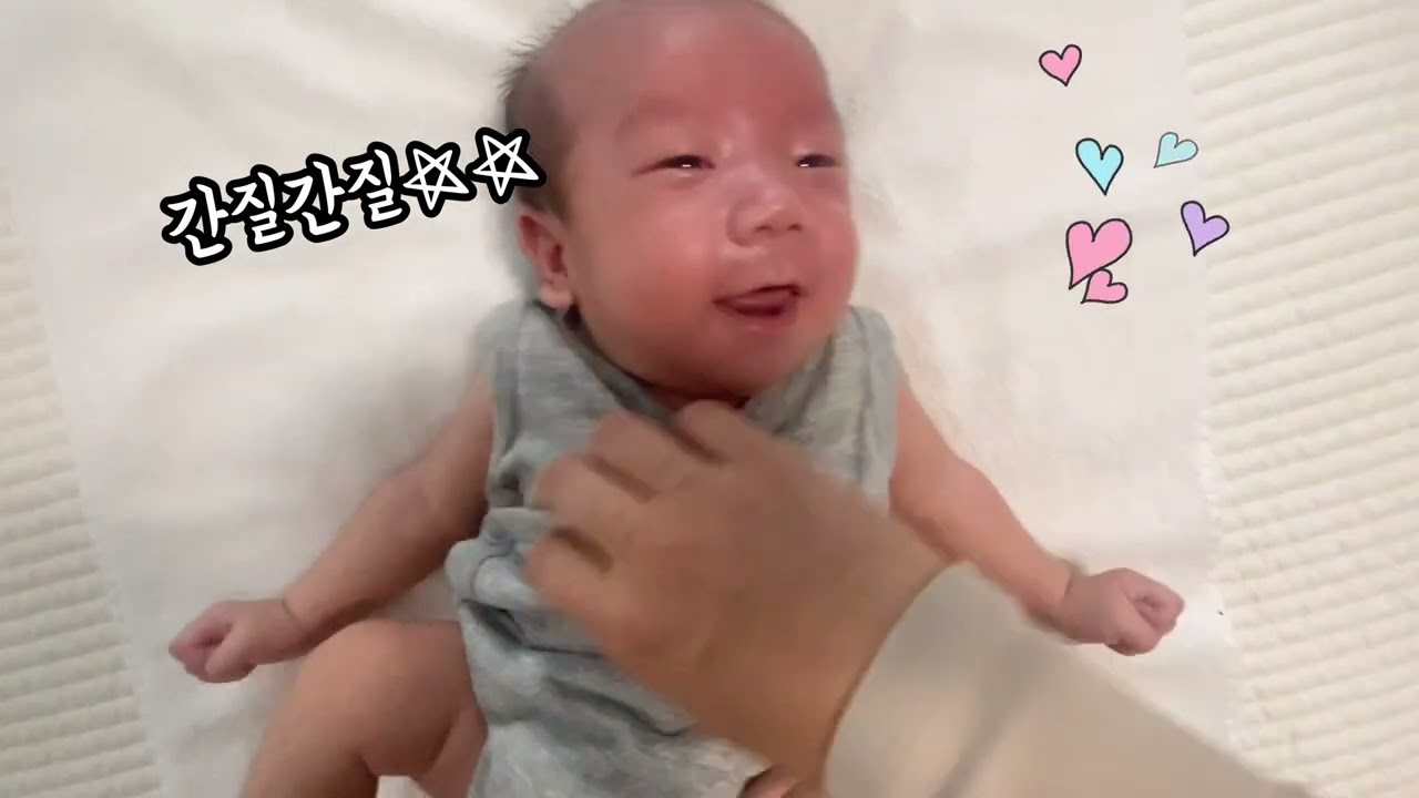 Short 아기에게 간지럼을 태워봤더니 간지럼 잘 타는 아기 2개월 아기 Youtube