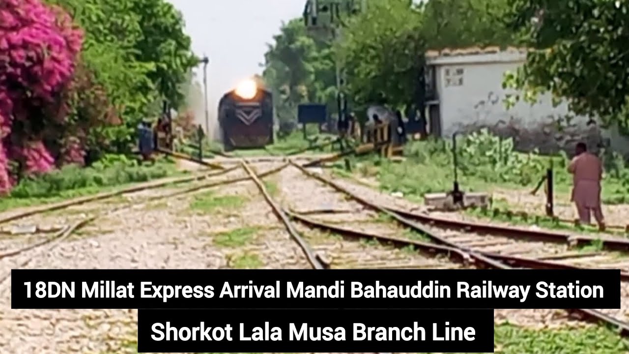 18DN Millat Express Arrival Mandi Bahauddin Railway Station Shorkot ...
