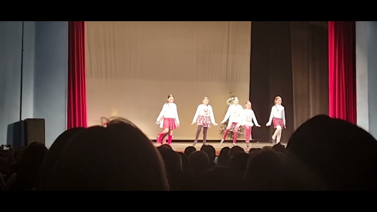 Alice Carone saggio di natale parte.1 - YouTube