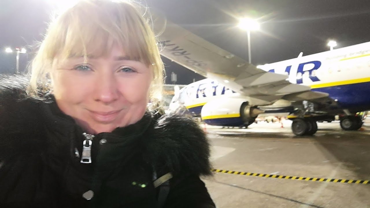 VIP Priority. FLY Ryga RIX WAW MODLIN Ryanair Boeing 737. Przesiadka KM ...