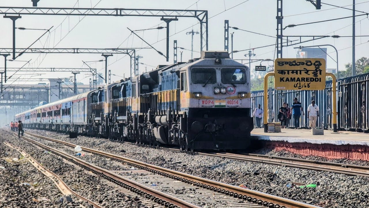 17641 Kacheguda - Narkher Intercity Exp with Triple Diesel Locomotive ...